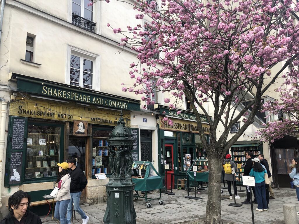 8 of the Best Bookstores in Paris for Bibliophiles - Tristao Travels